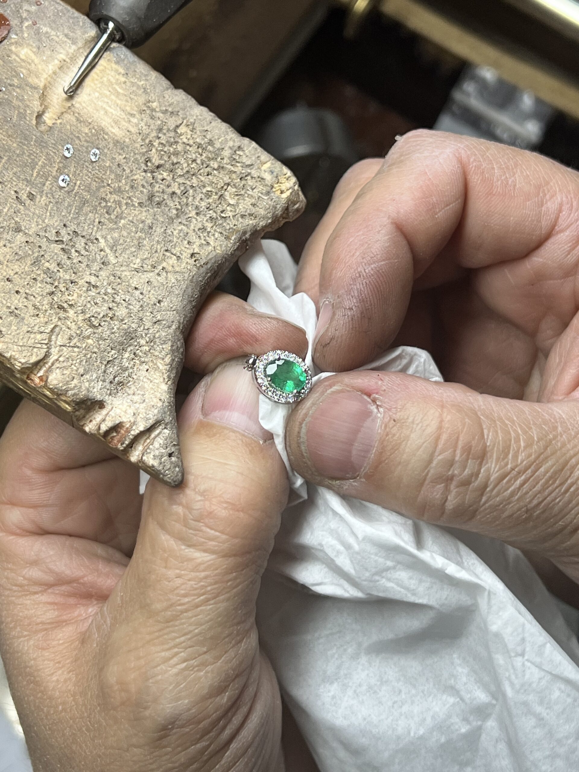 Diferencia de kilates en oro: ¿qué es mejor 10k, 18k o 24k? - Joyería ...